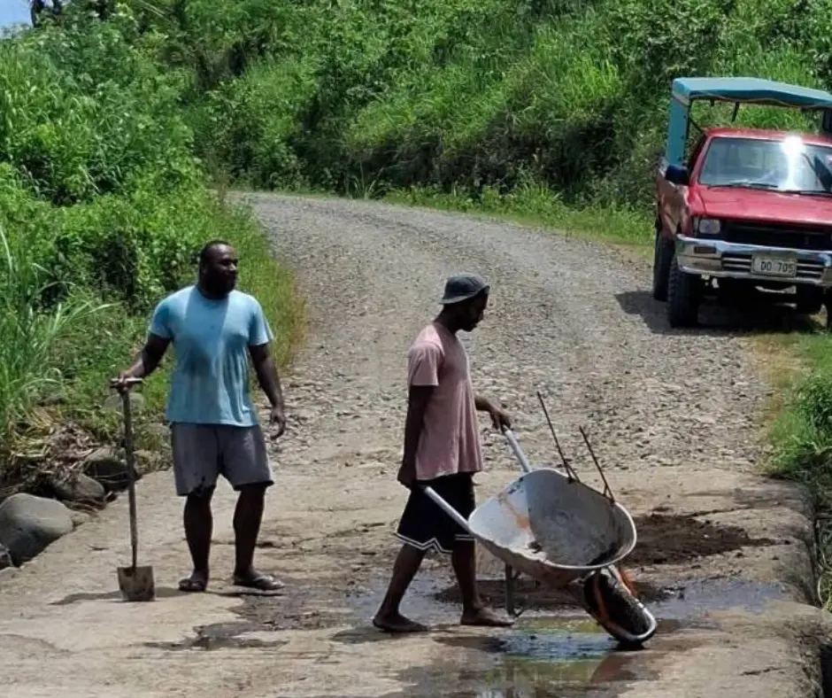 Bus drivers patch pothole | Fiji Sun