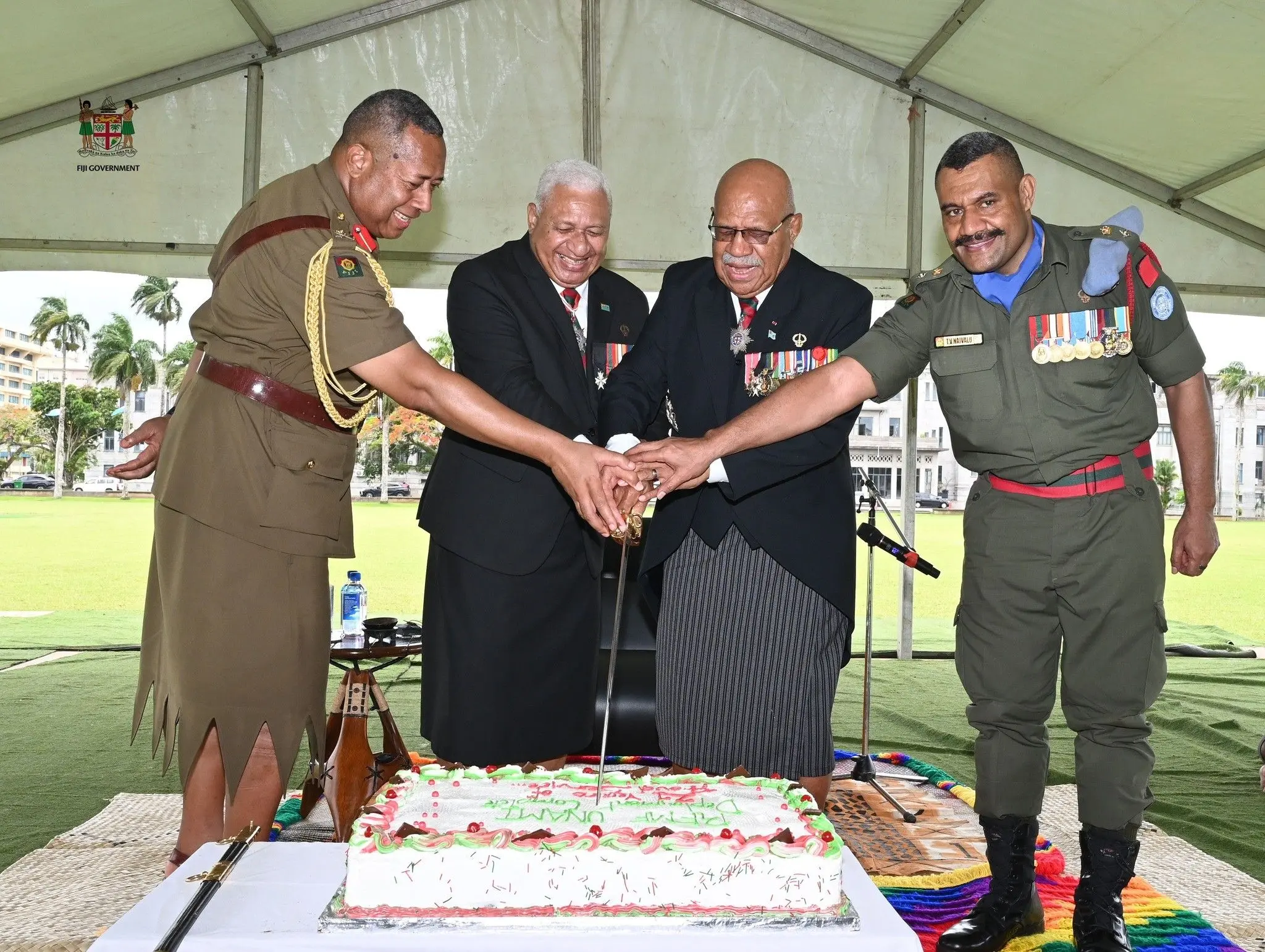 Comrades in arms: Rabuka and Bainimarama share moment of unity at UNAMI ...