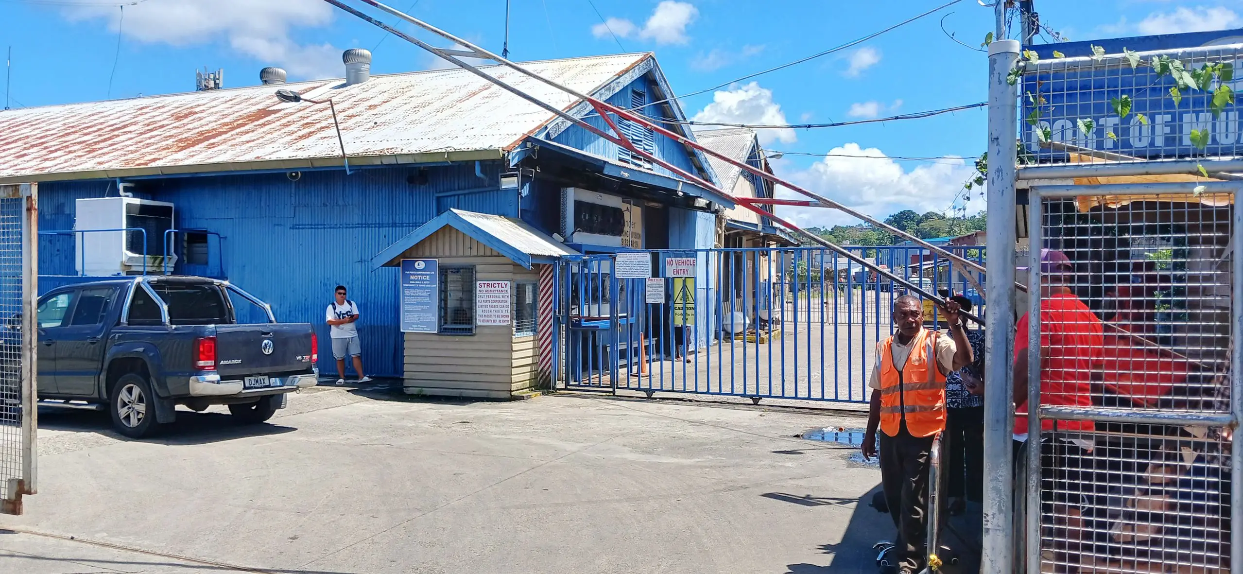 Robbers lock security guard and son inside security booth | Fiji Sun